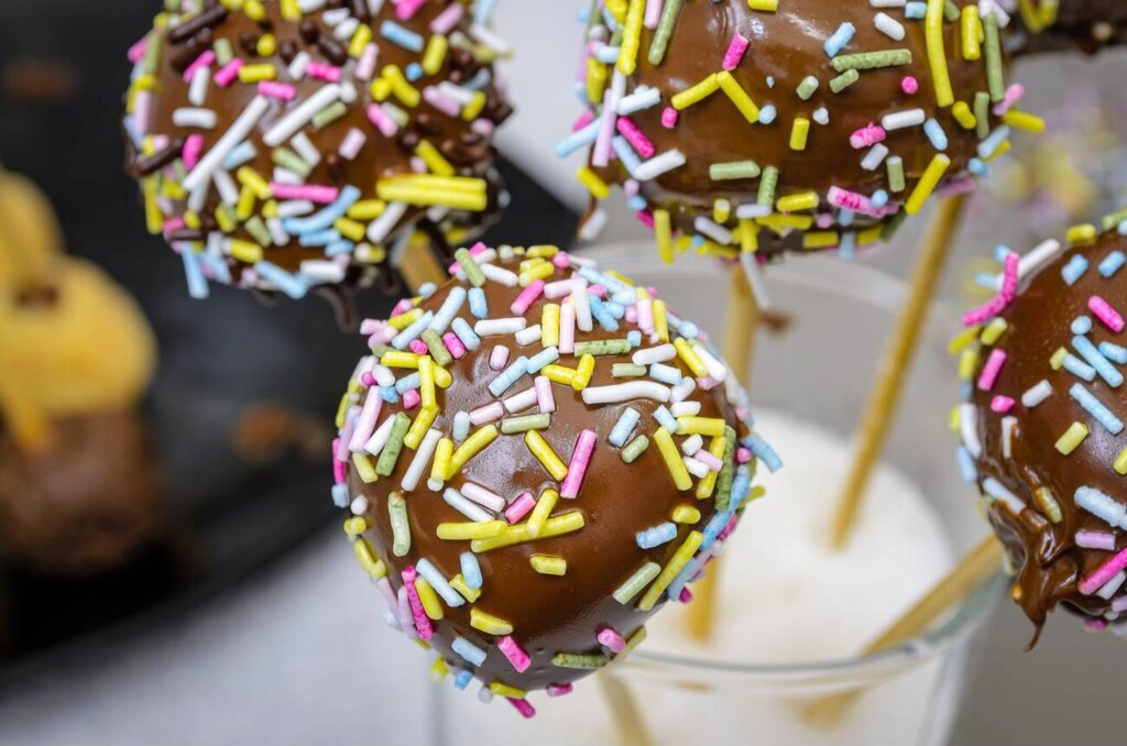 Cake with Cake Pops: Easy and Tasty - Food By Jentika